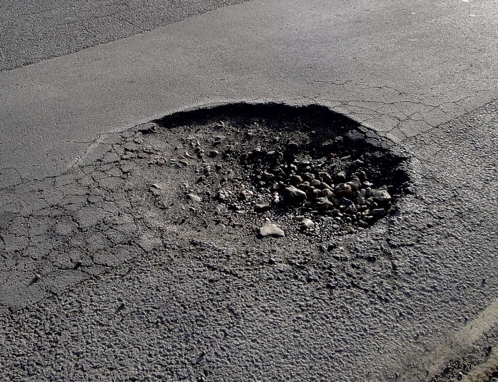 Baches en calles y aceras | Letras Libres