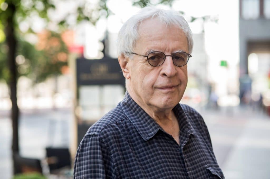 Charles Simic, en la soledad de la historia | Letras Libres