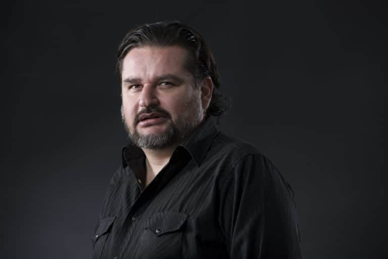 Entre El show y La montaña: entrevista a Diego Enrique Osorno | Letras ...