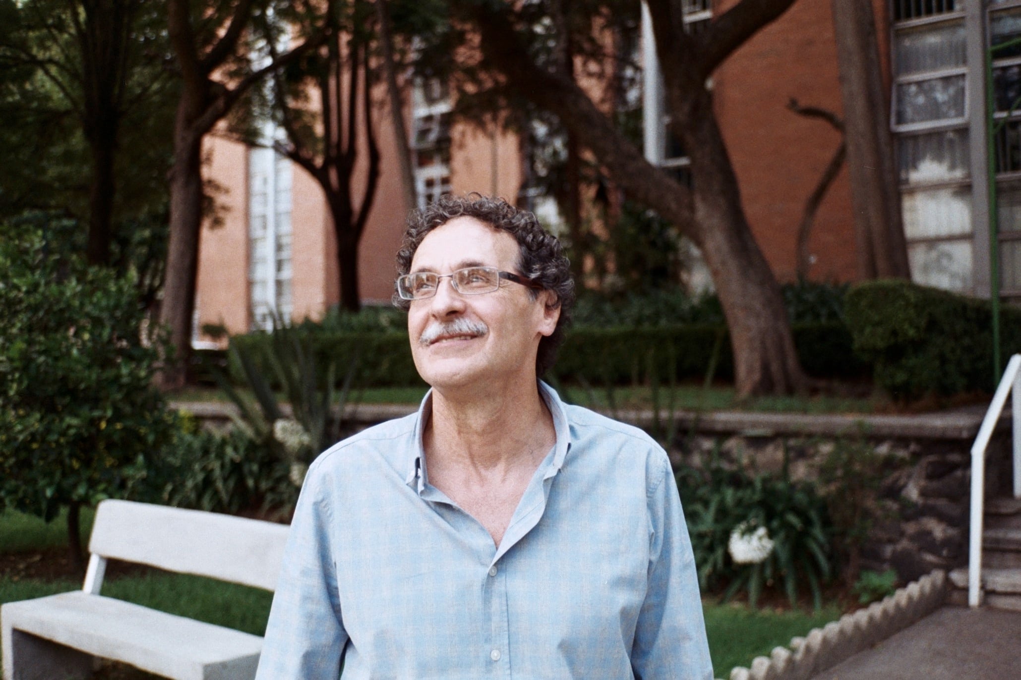 "Necesito escribir poesía como necesito escribir cuentos". Entrevista a ...