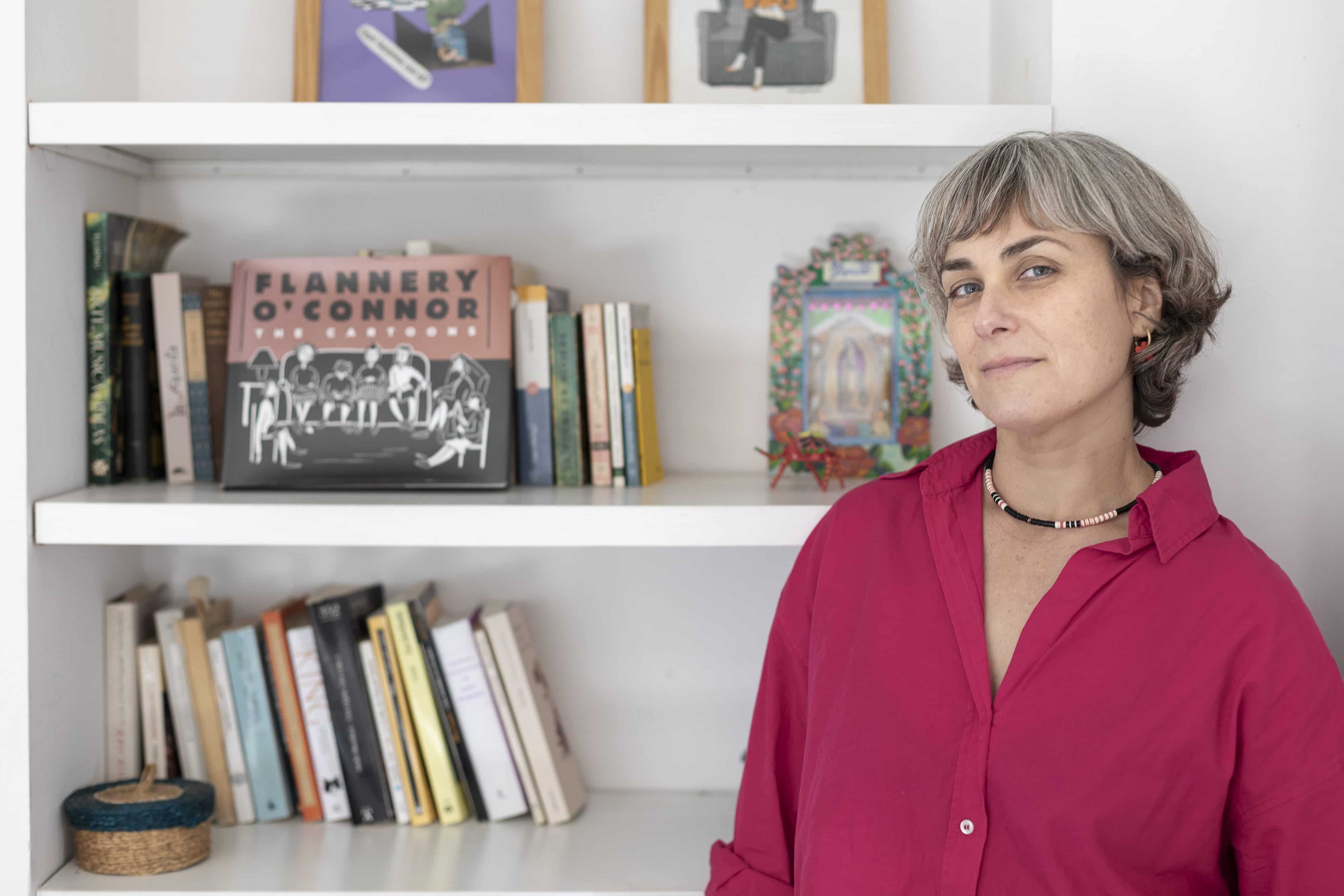 Entrevista a Sara Mesa: “Reírse, aunque sea hacia adentro, es una forma de no sucumbir del todo ...